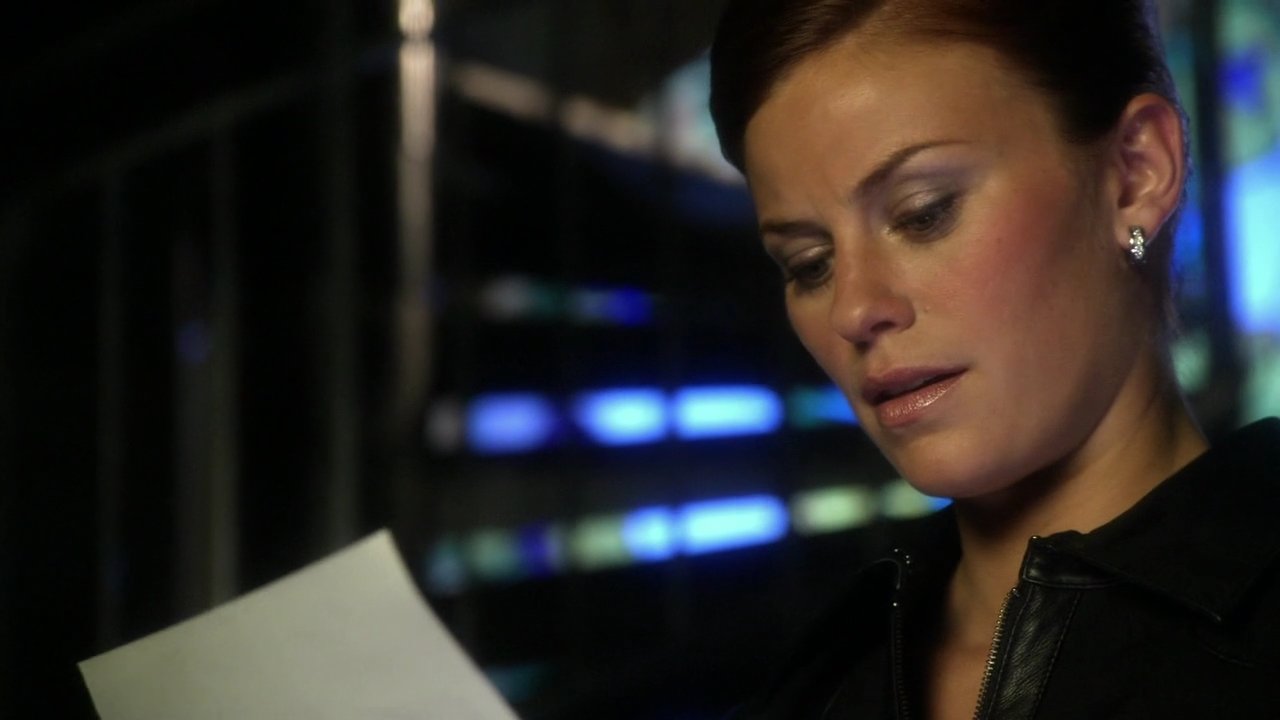 Cassidy Freeman Reads Smallville
