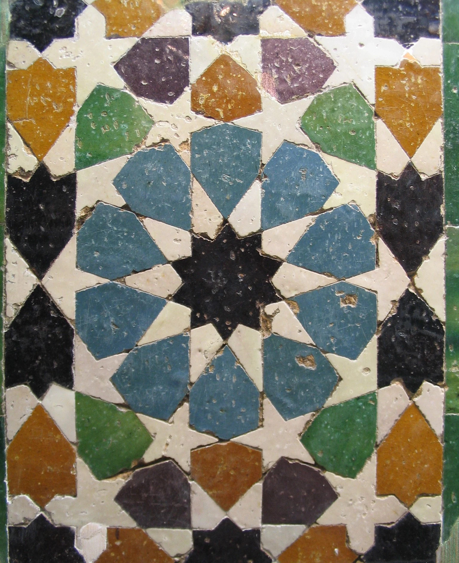 mosaïques Alhambra. | Islamic art pattern, Geometry art, Pattern art